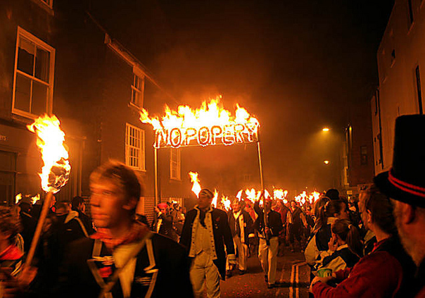 TORONTO CATHOLIC WITNESS: Bonfire Night and the Burning of the Pope