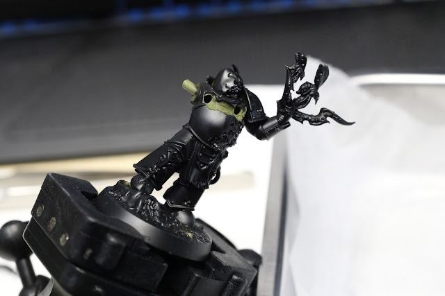 BASEのDeath Guard Greenを塗る、うちにはすでにデスガードがたくさんいるのでスプレーが欲しい。