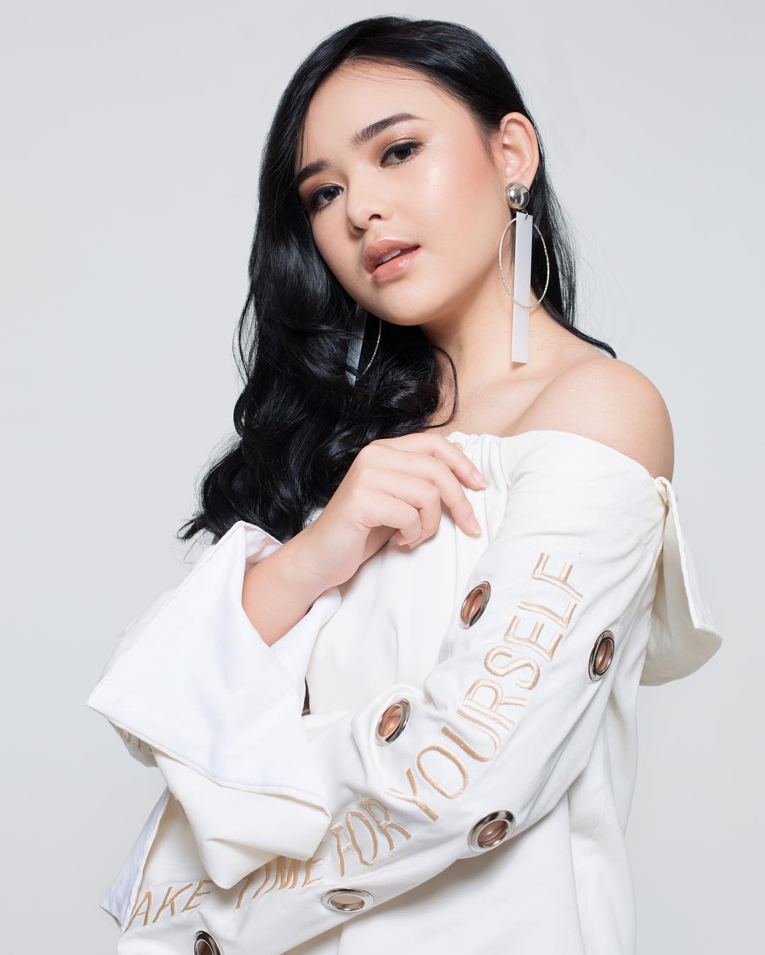 BIODATA & PROFIL Amanda Manopo (Agama, Pacar, Usia / Tanggal Lahir ...