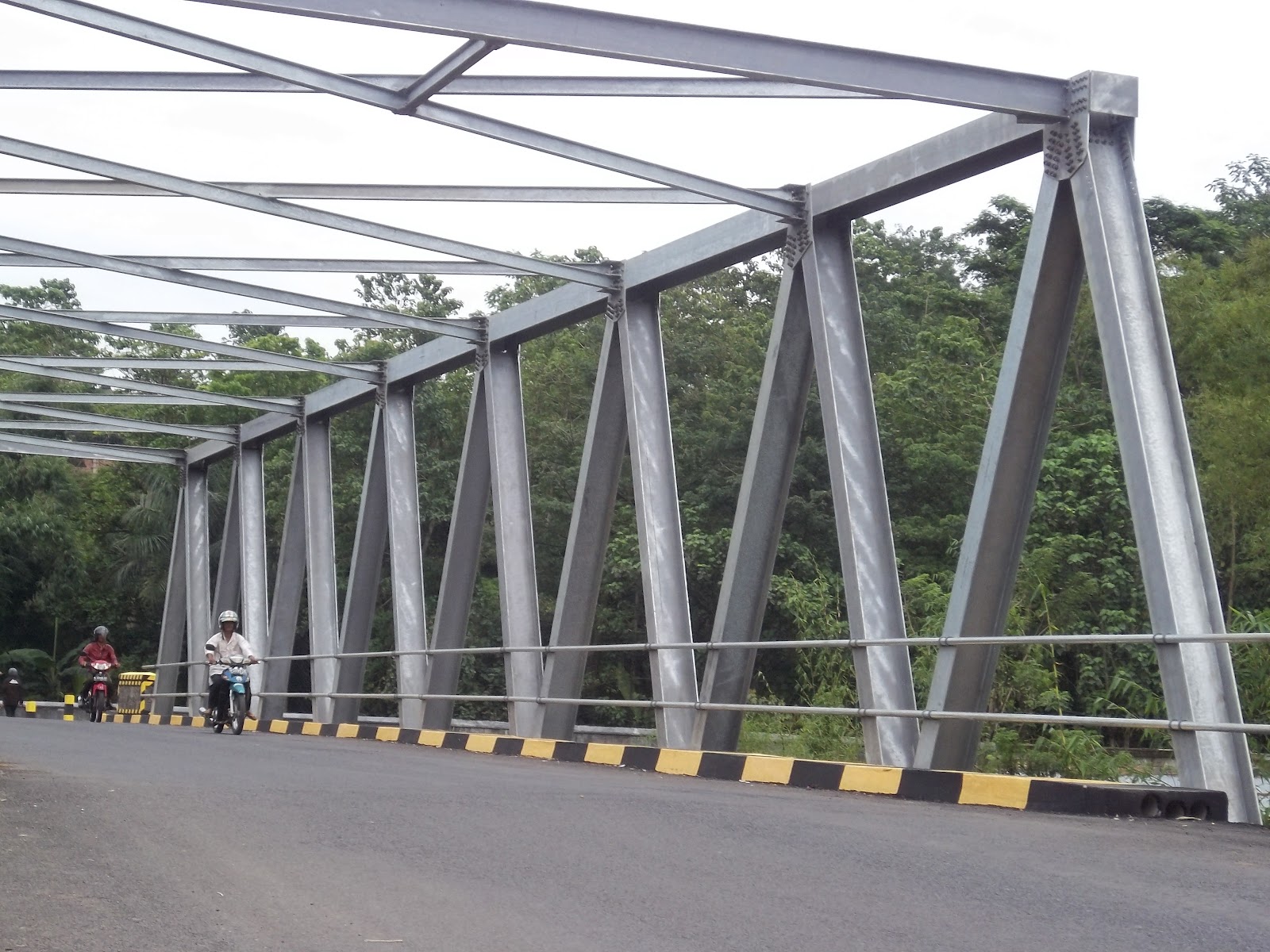 anggun's world: TRUSS BRIDGE CONSTRUCTION IN SITIREJO VILLAGE, WAGIR ...