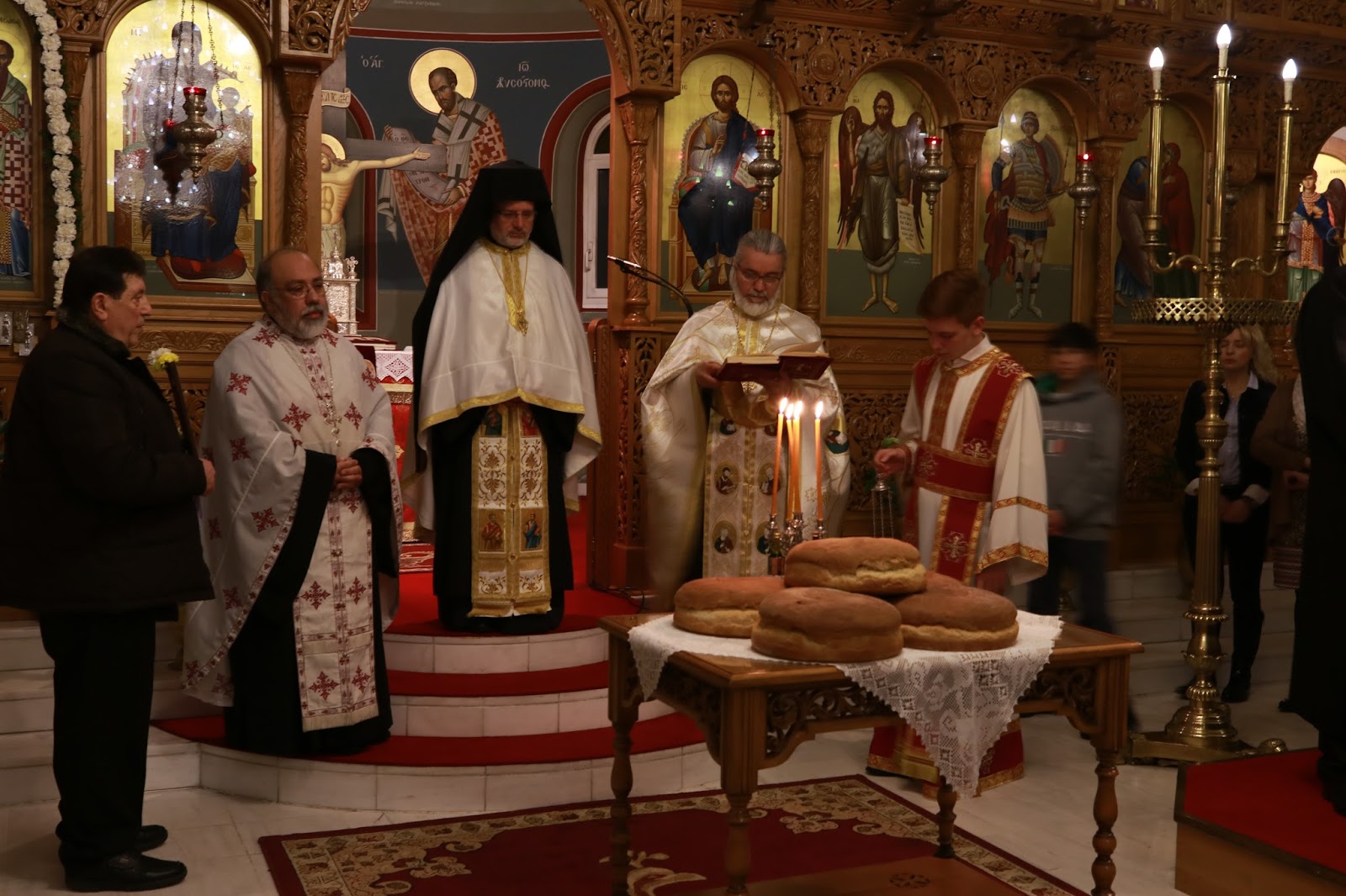 ΕΝΟΡΙΑ "ΤΡΙΩΝ ΙΕΡΑΡΧΩΝ" ΑΝΝΟΒΕΡΟΥ: Ο ΕΣΠΕΡΙΝΟΣ ΤΩΝ ΤΡΙΩΝ ΙΕΡΑΡΧΩΝ ΜΕΣΑ ...