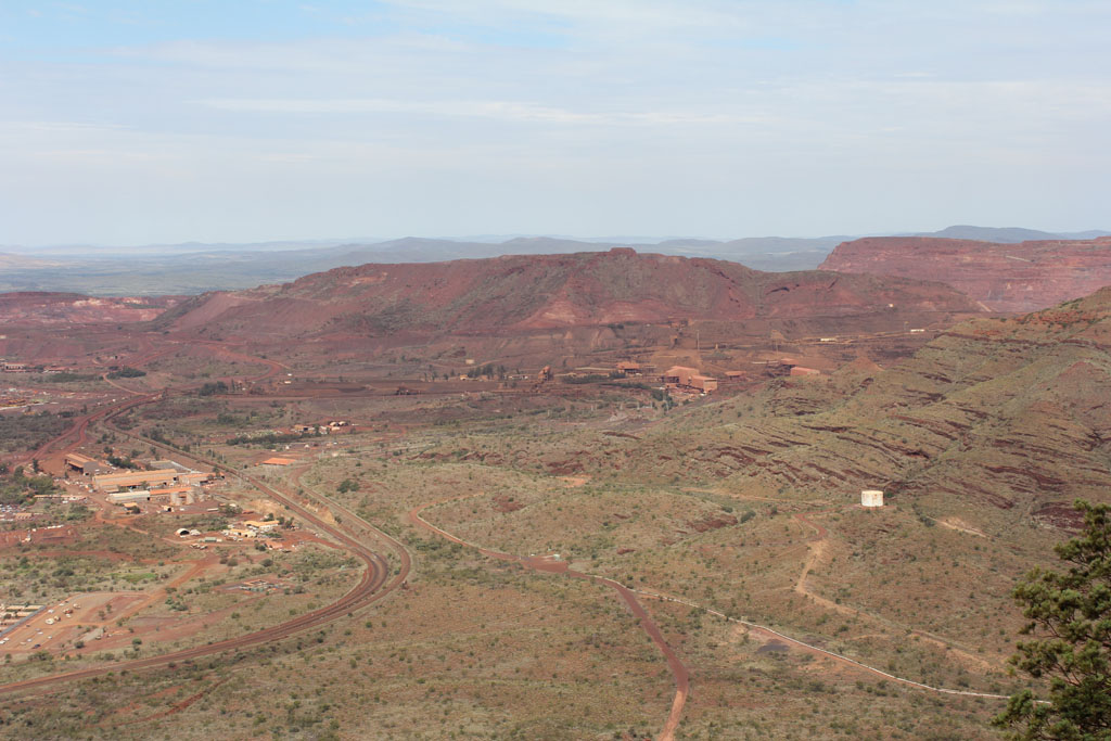Jo & Stephen & a 4x4: Tom Price (The Pilbara) with a view of Mount ...