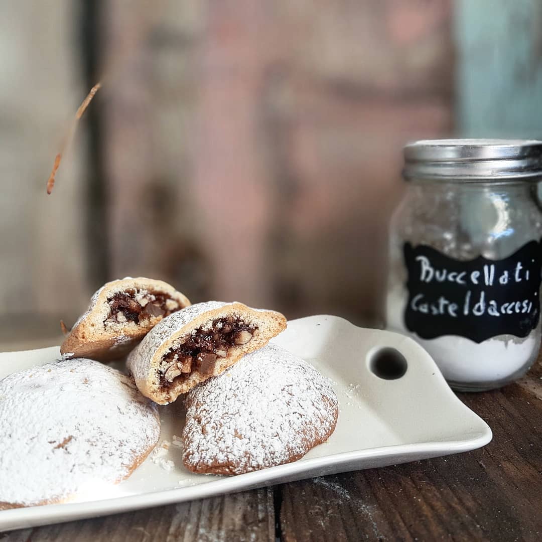 Le leccornie di Danita: "Cucciddati chi mennuli" Buccellato di mandorle