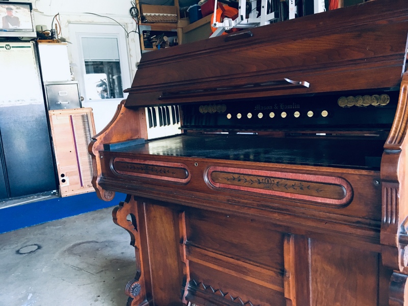 Jim's page: Converted 2 pump organs to desks