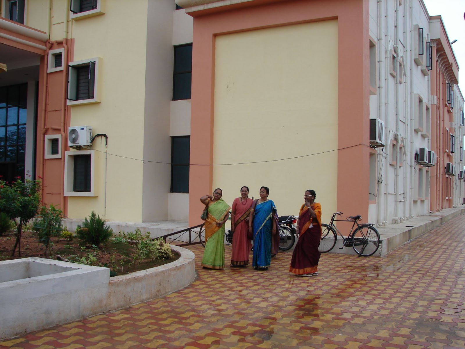 Raghu's column!: Sri Raghavendra Swamy Brindavanam, Mantralayam.