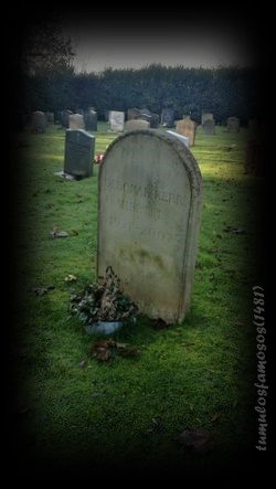 TUMULOS FAMOSOS: DEBORAH KERR - Arte Tumular - 1481 - Alfold Cemetery ...