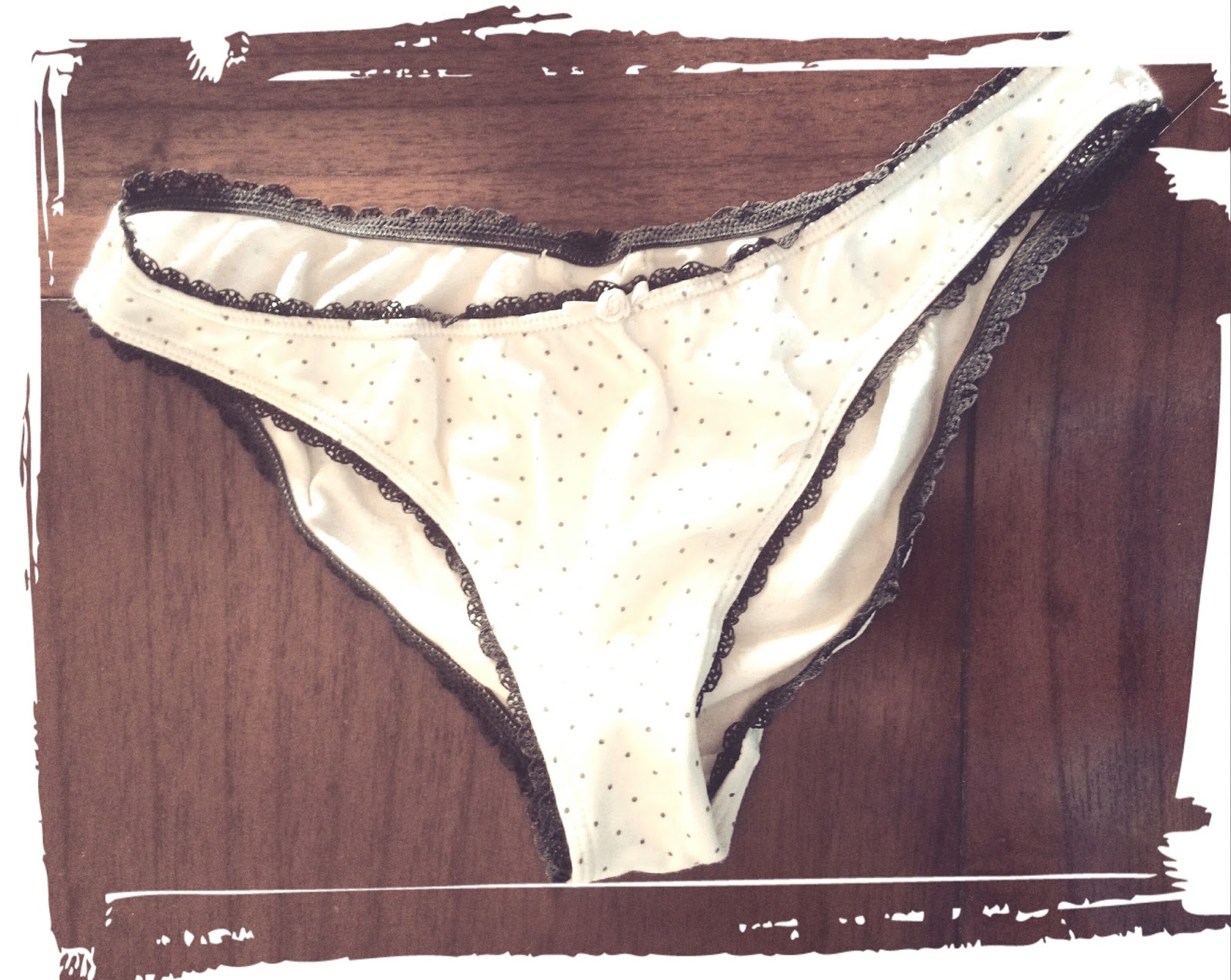 BURUSERA ANGELA SPICE: Braguitas usadas y algo más