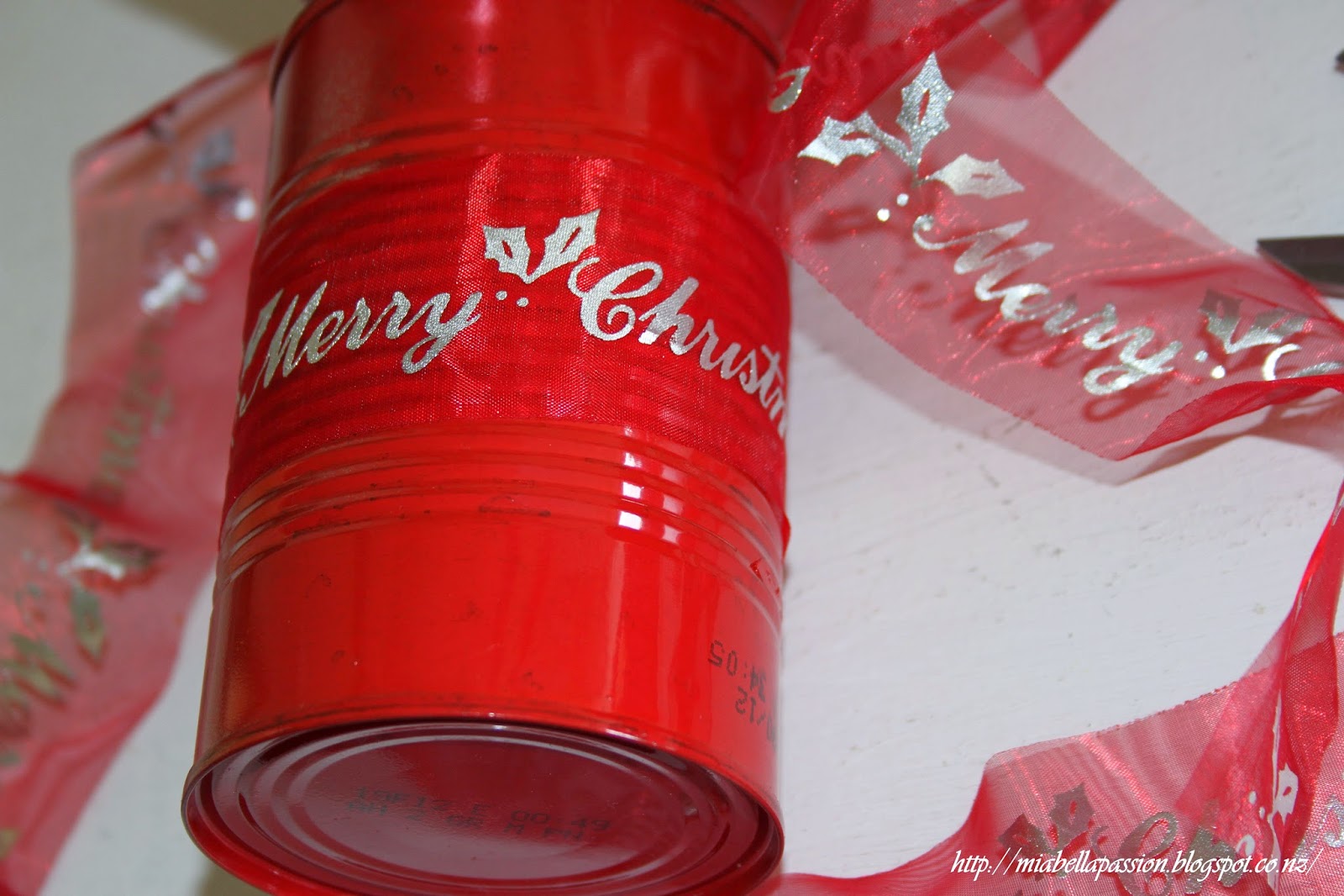 DIY Tin Can Christmas Wreath...