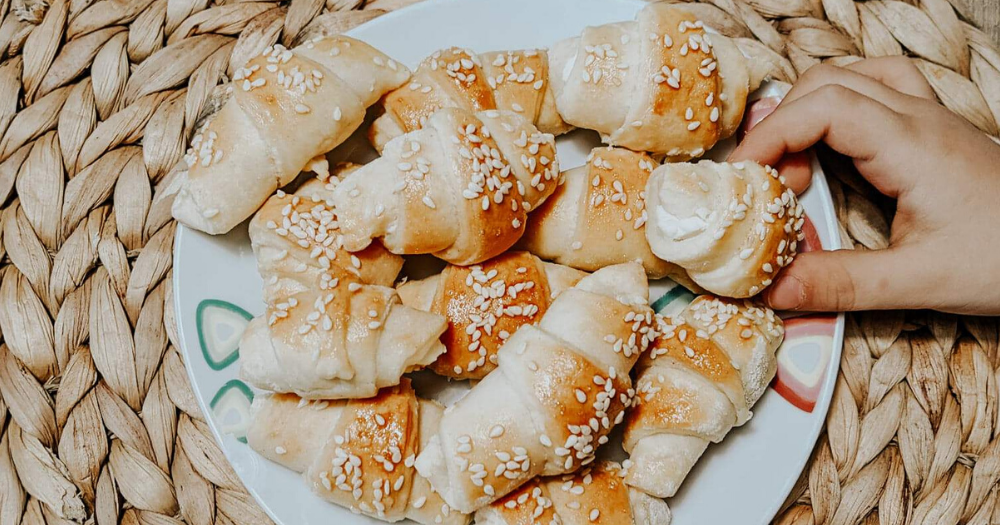 How to make soft mini croissants with cheese - Easy and quick ...