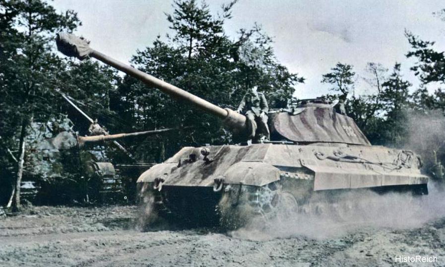 HISTOREICH: Pzkpfw VI Ausf B TIGER II N°233 musée des blindés de Saumur