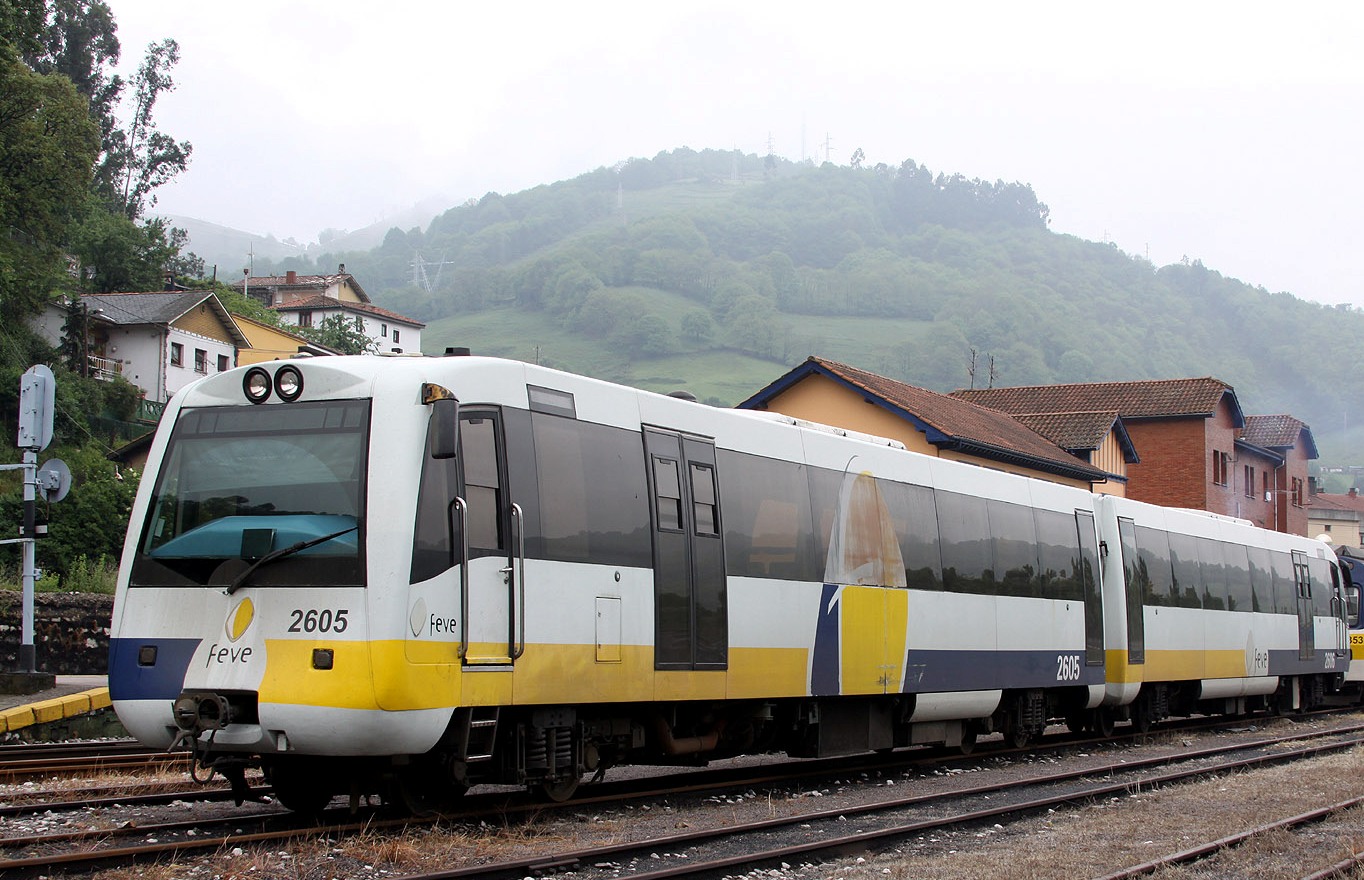 Rails sense fronteres: Unitat de tren Dièsel-Elèctrica sèrie 2600 de ...