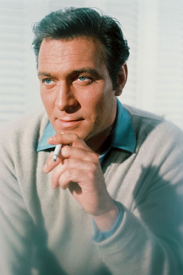 20 Portraits of a Young and Handsome Christopher Plummer in the 1950s ...