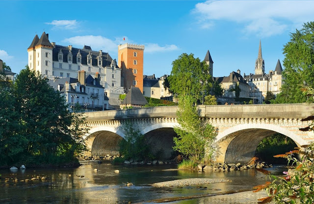 Intelliblog: TRAVEL TUESDAY 213 - PAU, FRANCE