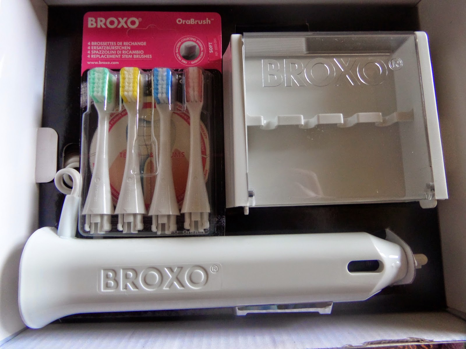 Madhouse Family Reviews: Broxo Orabrush Electric Toothbrush review