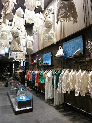 RetailStoreWindows.com: Moncler, Paris