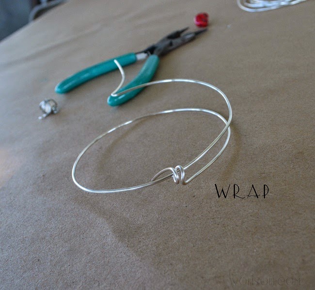WobiSobi: Expandable Wire Bangle With Charm, DIY