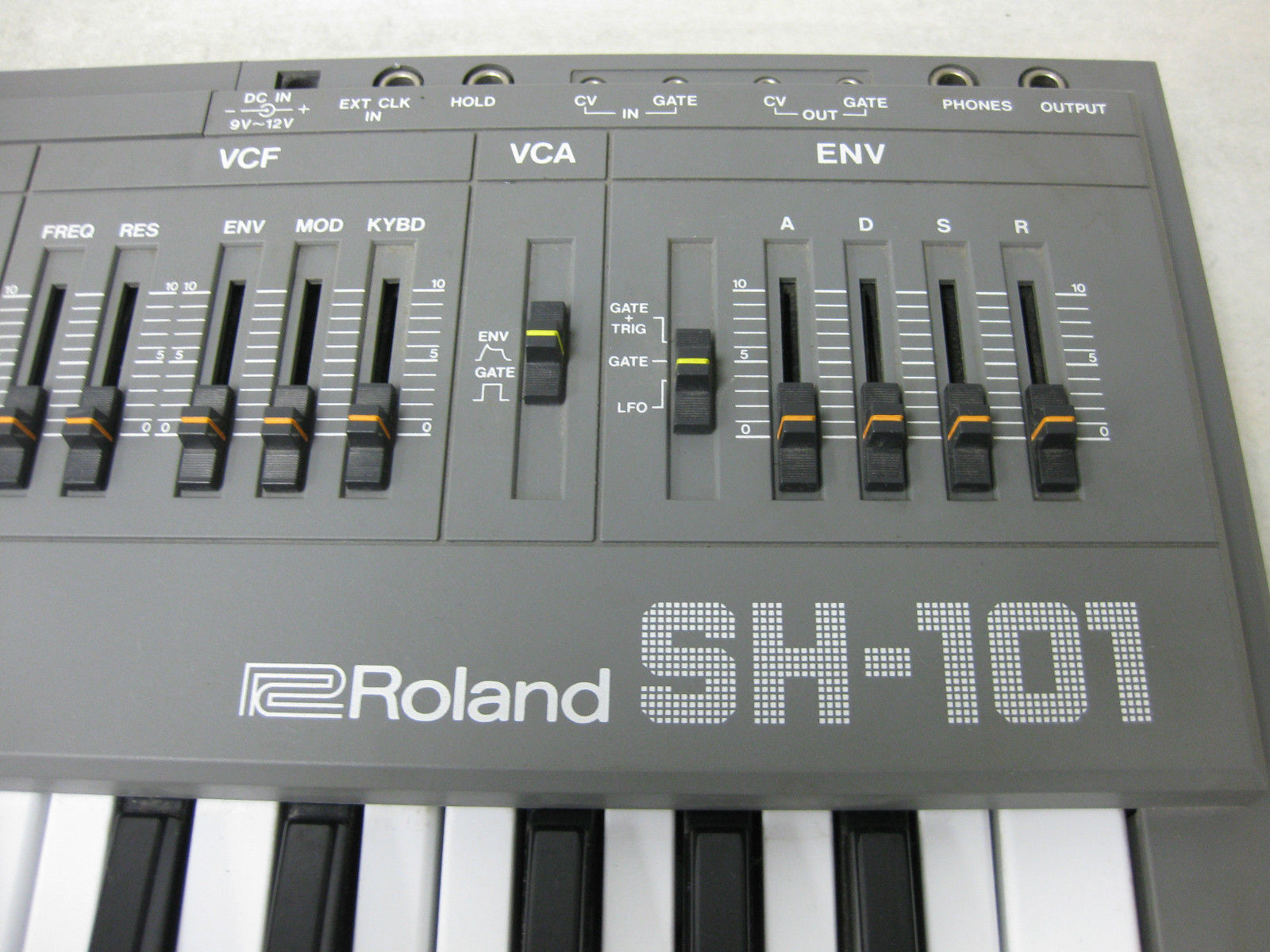 MATRIXSYNTH: VINTAGE ROLAND SH-101 SN 386118