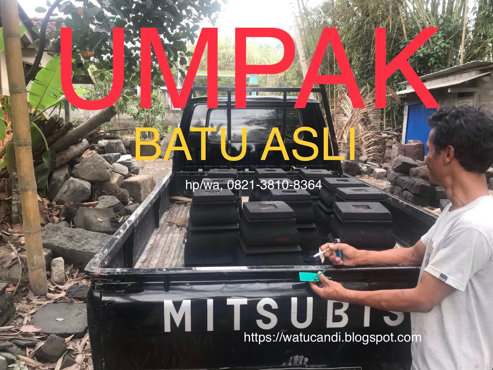 Pengrajin Umpak Batu Alas bangunan Kayu