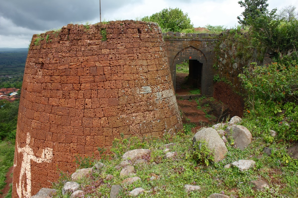 Journeys across Karnataka: Fort Vallabghad