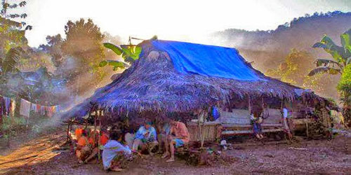 10 Suku Primitif di Indonesia yang Terancam Punah ~ Juragan Les