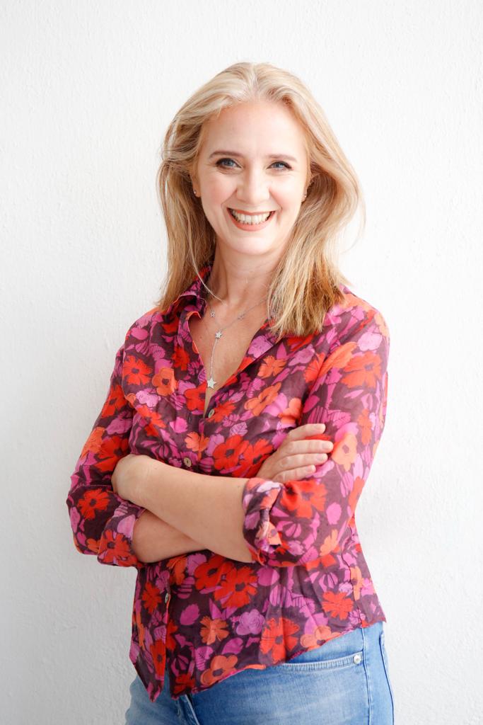 Lavora principalmente nel doppiaggio a Milano. Deve il suo successo al ...