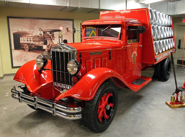 American Auto Emblems: DIAMOND T