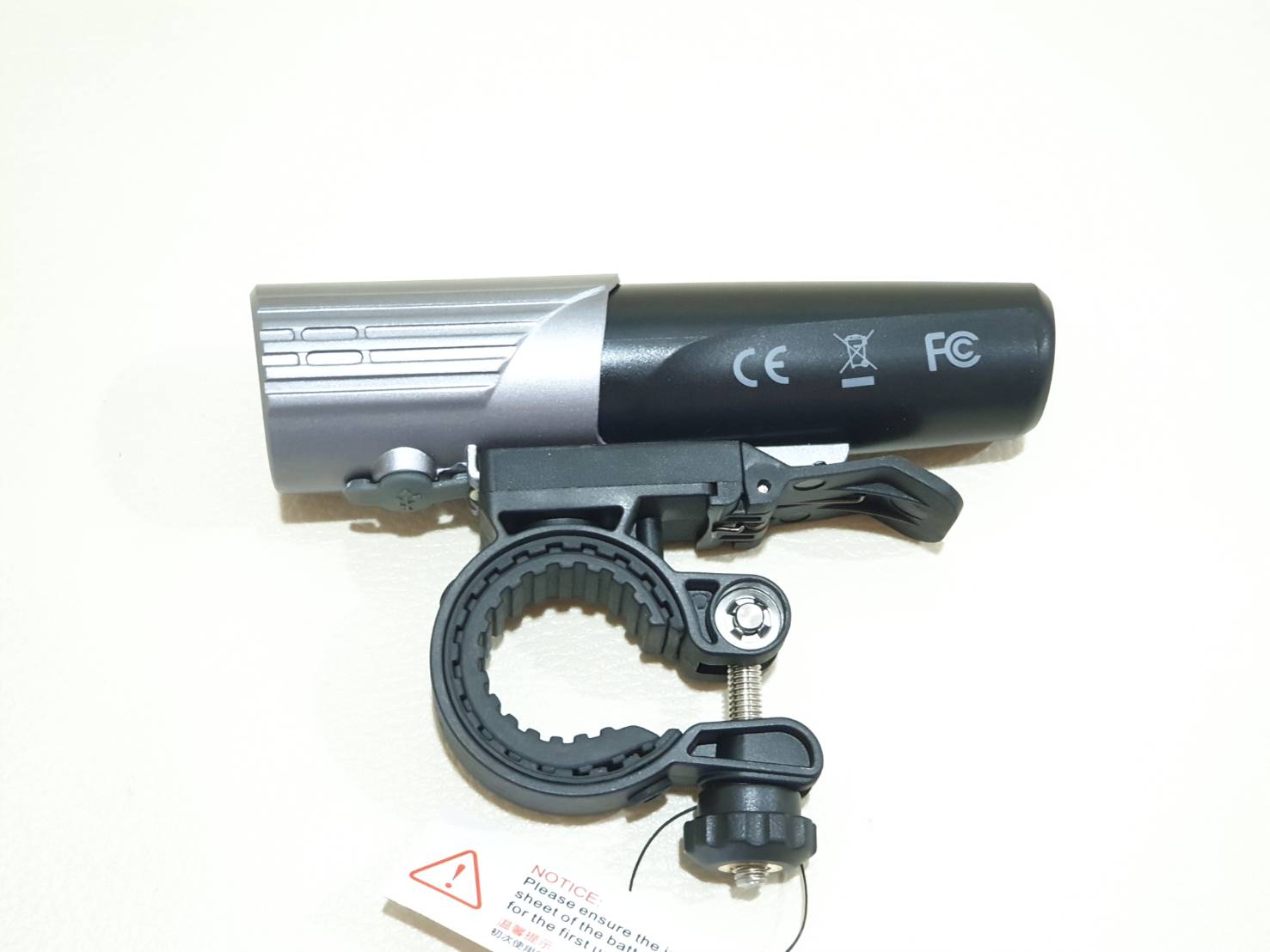 Sun Flashlight จำหน่าย ไฟฉายประสิทธิภาพสูง: ไฟฉายติดจักรยานFENIX BC21R V2.0