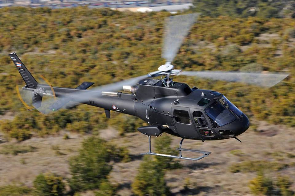 THAIDEFENSE-NEWS: ประมวลภาพ AH-1F Cobra และ AS550 C3 Fennec