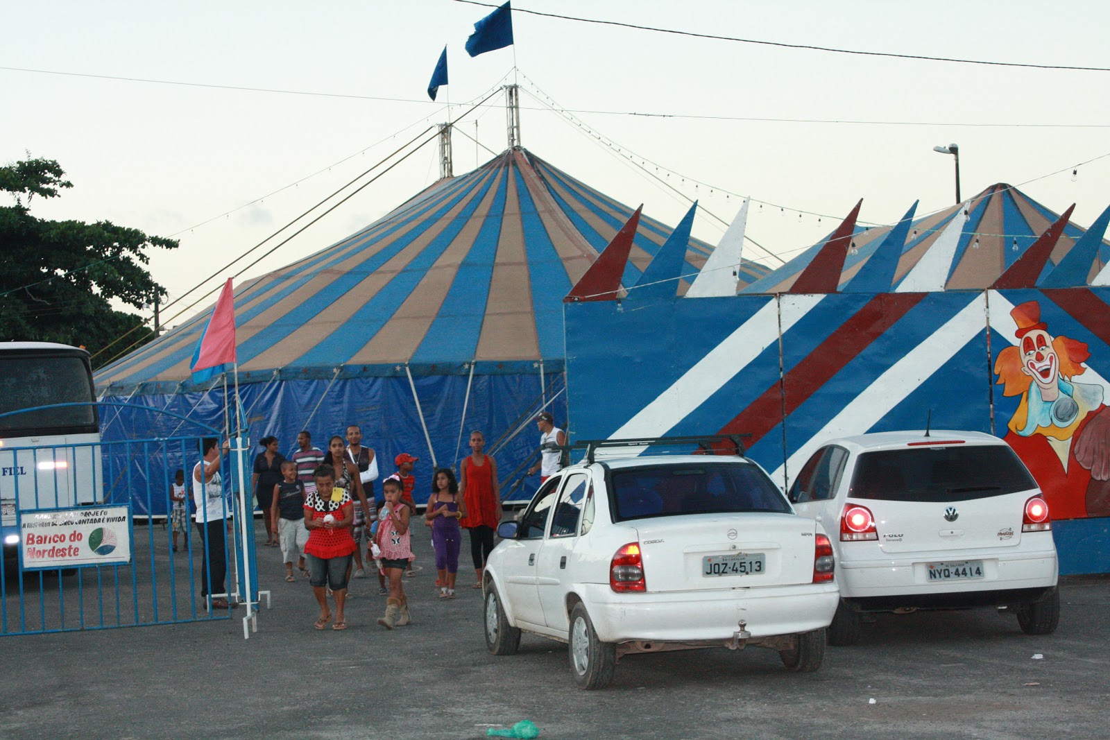 CIRCO DALLAS DO BRASIL: ... E O ESPETÁCULO NÃO PODE PARAR!!!!
