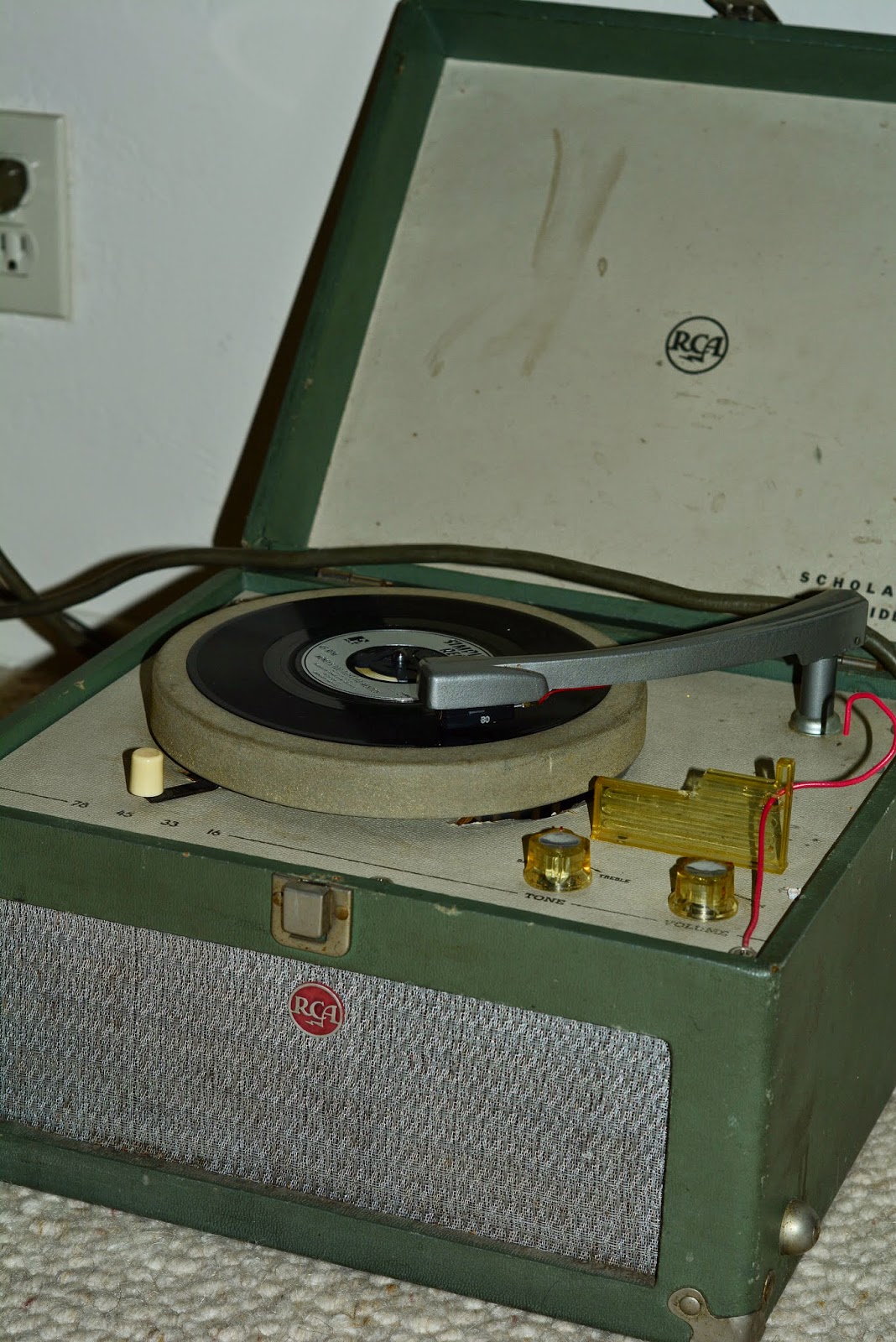 Gone Thriftin': Vintage RCA record player