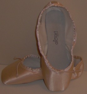 Antique Pointe Shoes: Aloart