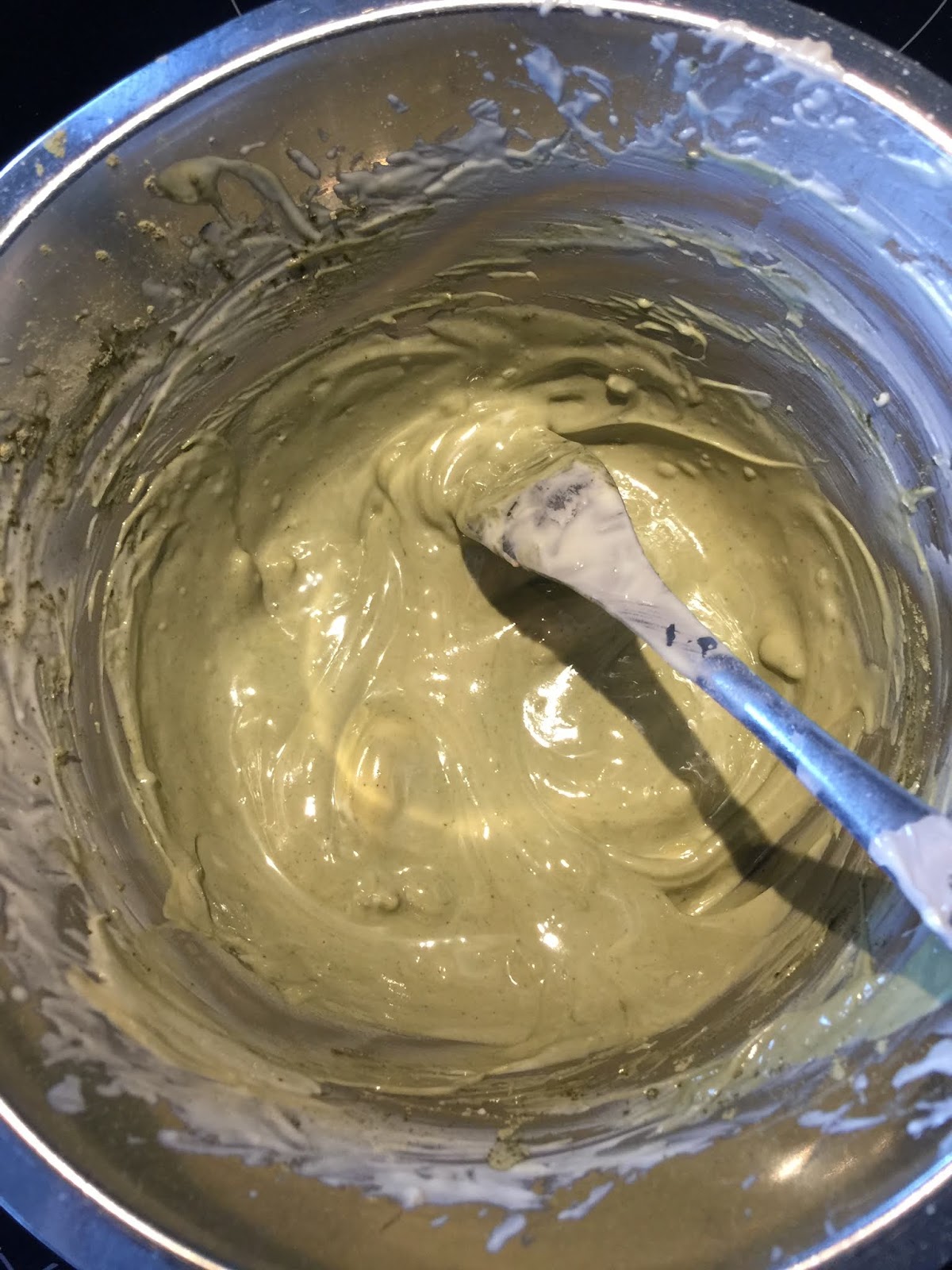 Riisisuklaaleivokset matchalla maustettuna