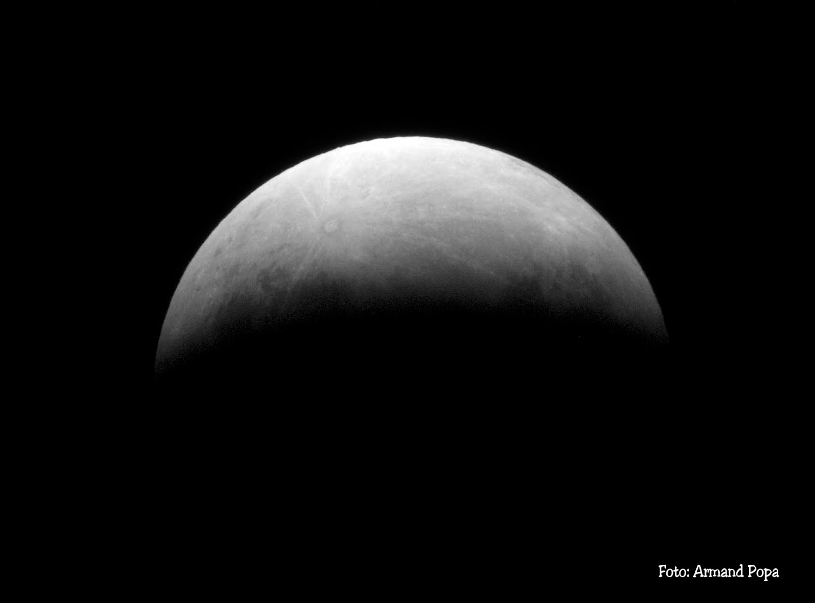 Poze cu eclipsa partiala de Luna din data de 16 spre 17 iulie 2019