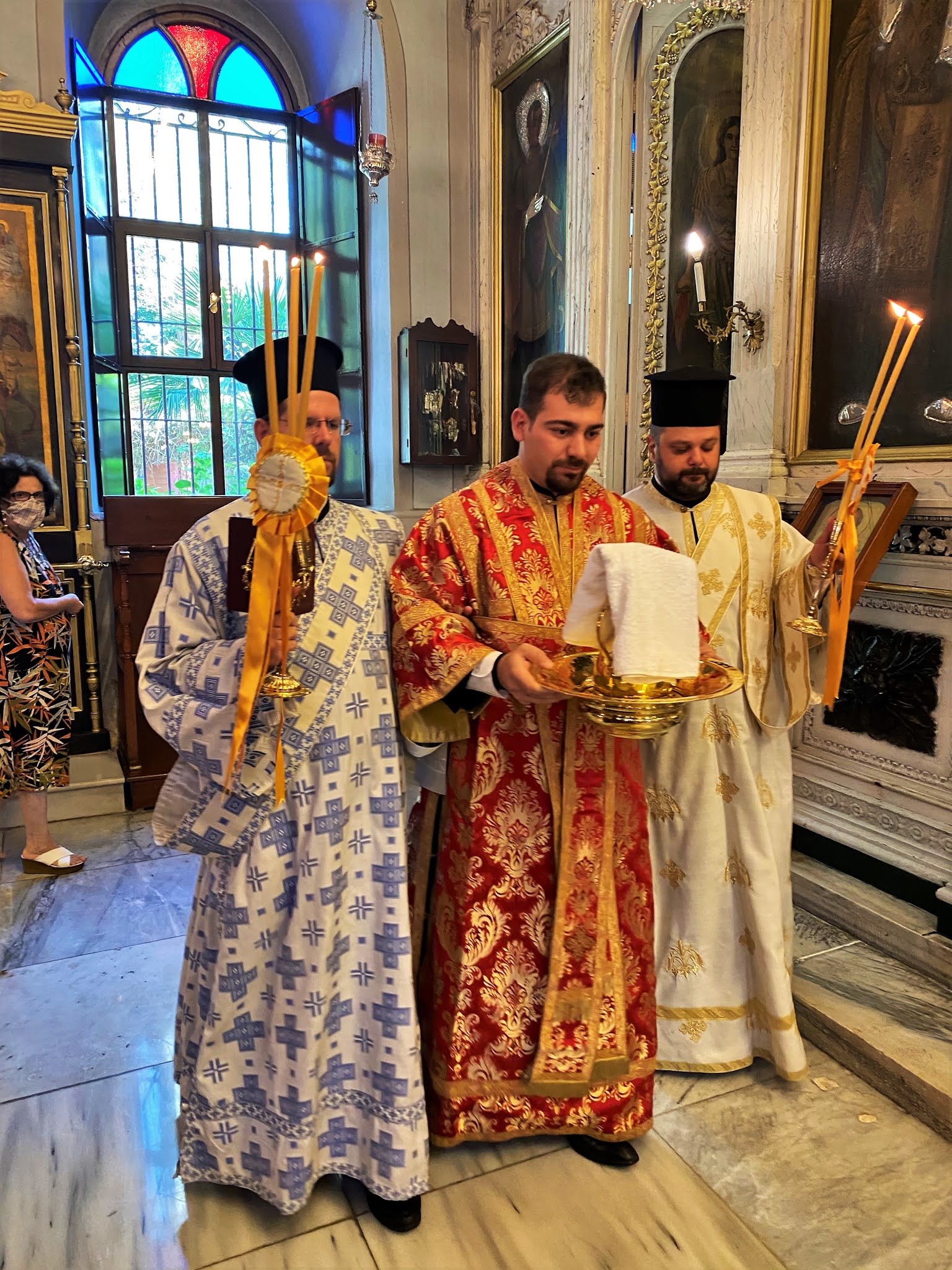 ΦΩΣ ΦΑΝΑΡΙΟΥ: ΧΕΙΡΟΤΟΝΙΑ ΔΙΑΚΟΝΟΥ ΣΤΗΝ ΜΗΤΡΟΠΟΛΗ ΧΑΛΚΗΔΟΝΟΣ (ΦΩΤΟ)