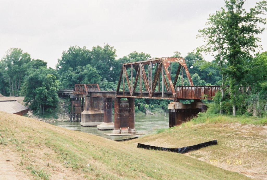 Industrial History: UP/SP Bridges over Trinity River near Livingston, TX