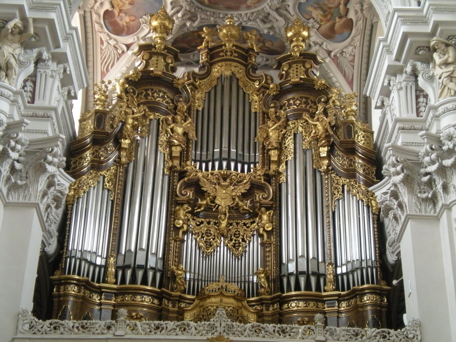 1000+ images about Great old organ facades of Europe on Pinterest ...