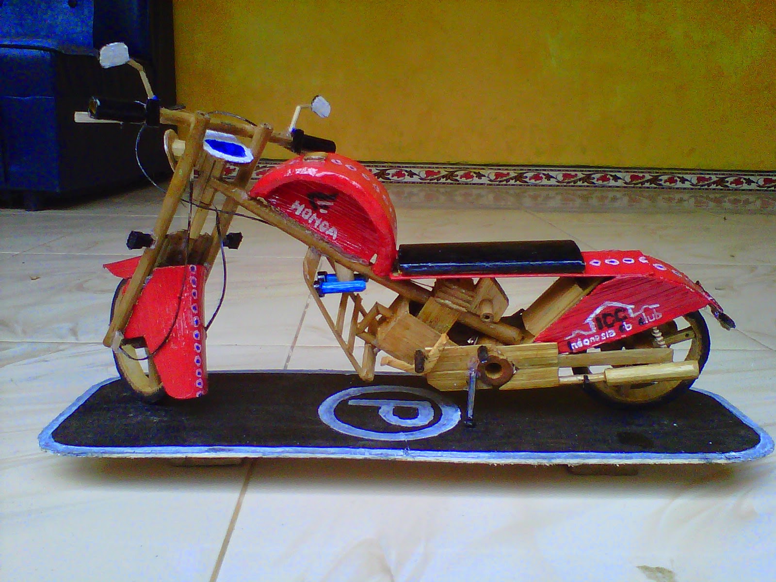 Sekedar Hobi: Miniatur Motor dari Bambu