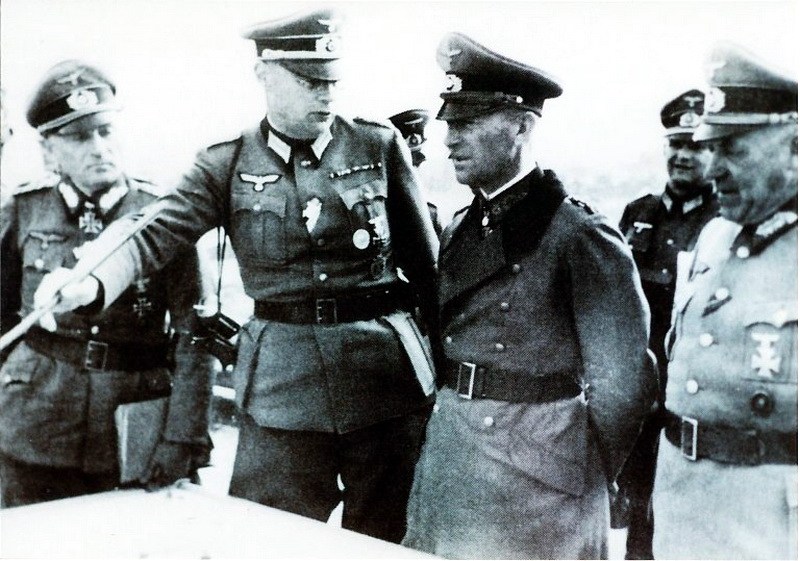 NAZI JERMAN: Foto Peta Pertempuran dan Merundingkan Strategi Perang ...