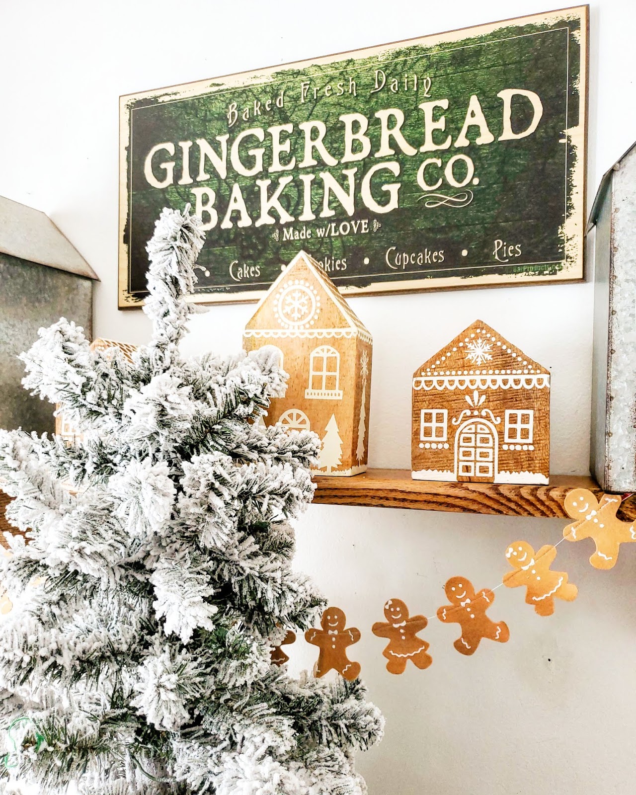The Quaint Sanctuary: { Cottage Christmas Gingerbread Dining Room }