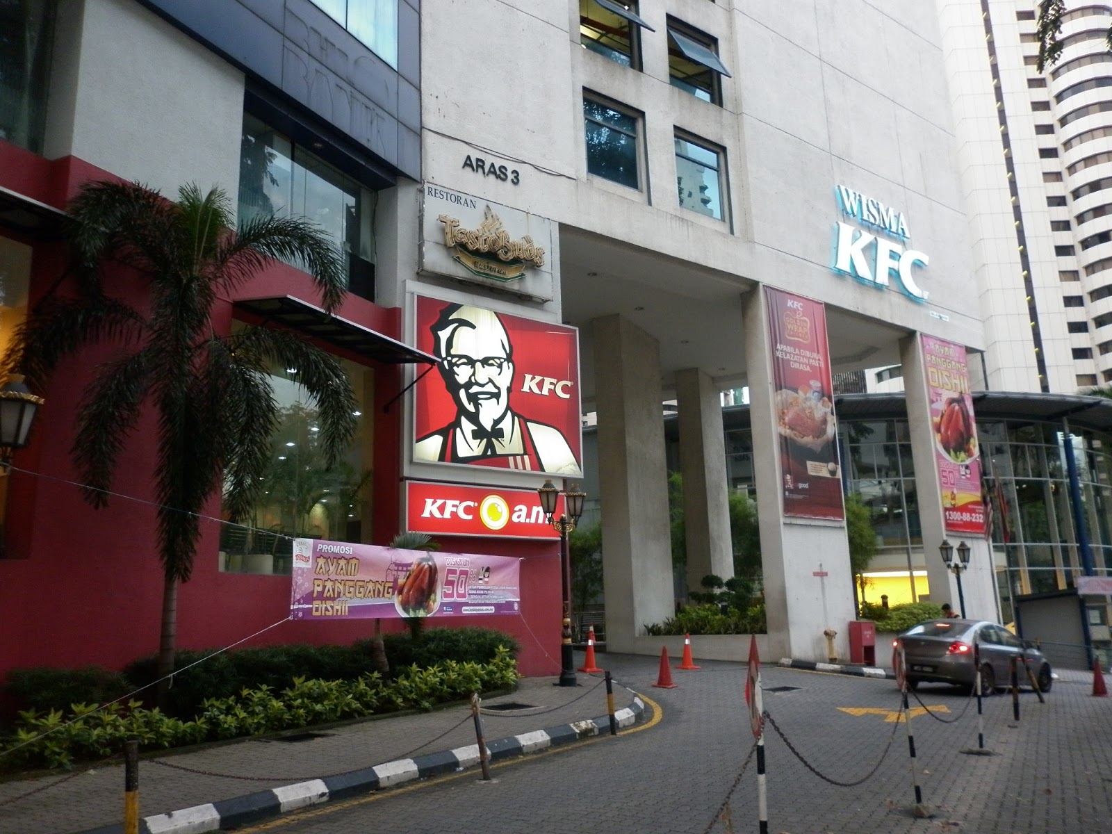 Leave Your Own Track: KFC - KL City Amazing Race 2013
