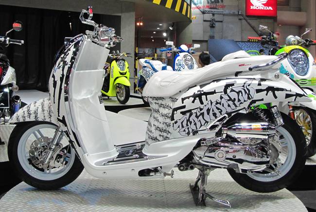 @.New Honda 2012.@: ็HONDA Scoopy i แต่งสวยๆในงานมอเตอร์โชว์ 2011 ...