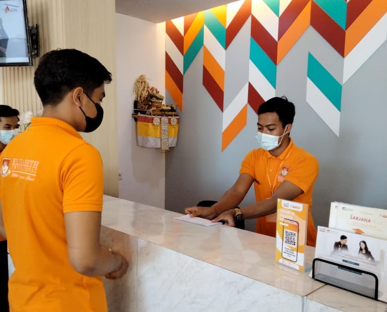 CONVERSATION HANDLING GUEST CHECK-IN ( WALK IN GUEST)