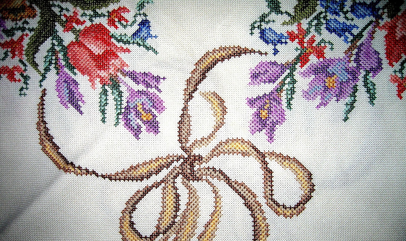 Modele Cusaturi Populare Romanesti Anunturi Carte Cusaturi Carte | My ...