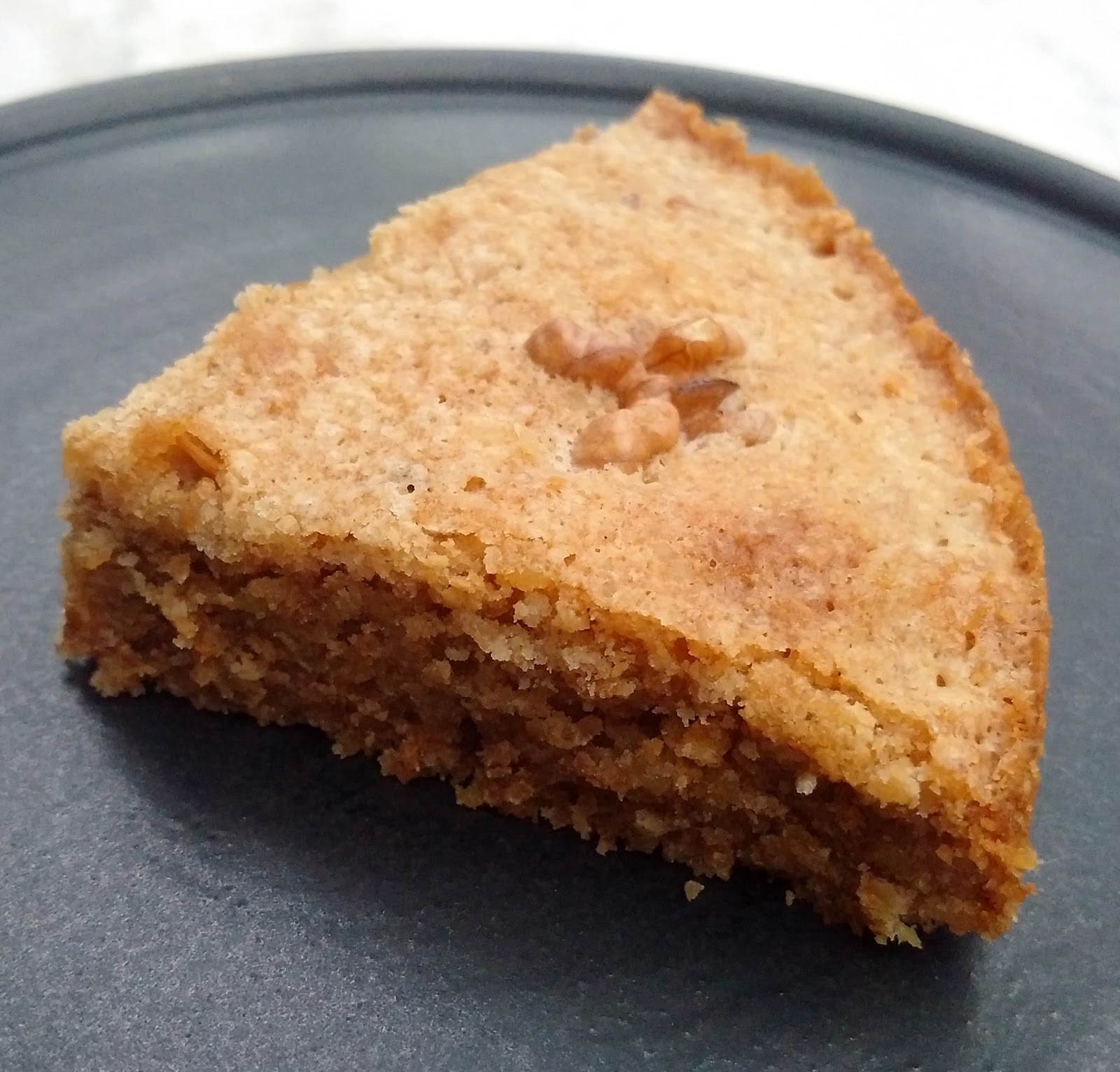 love and a licked spoon: A plain walnut cake