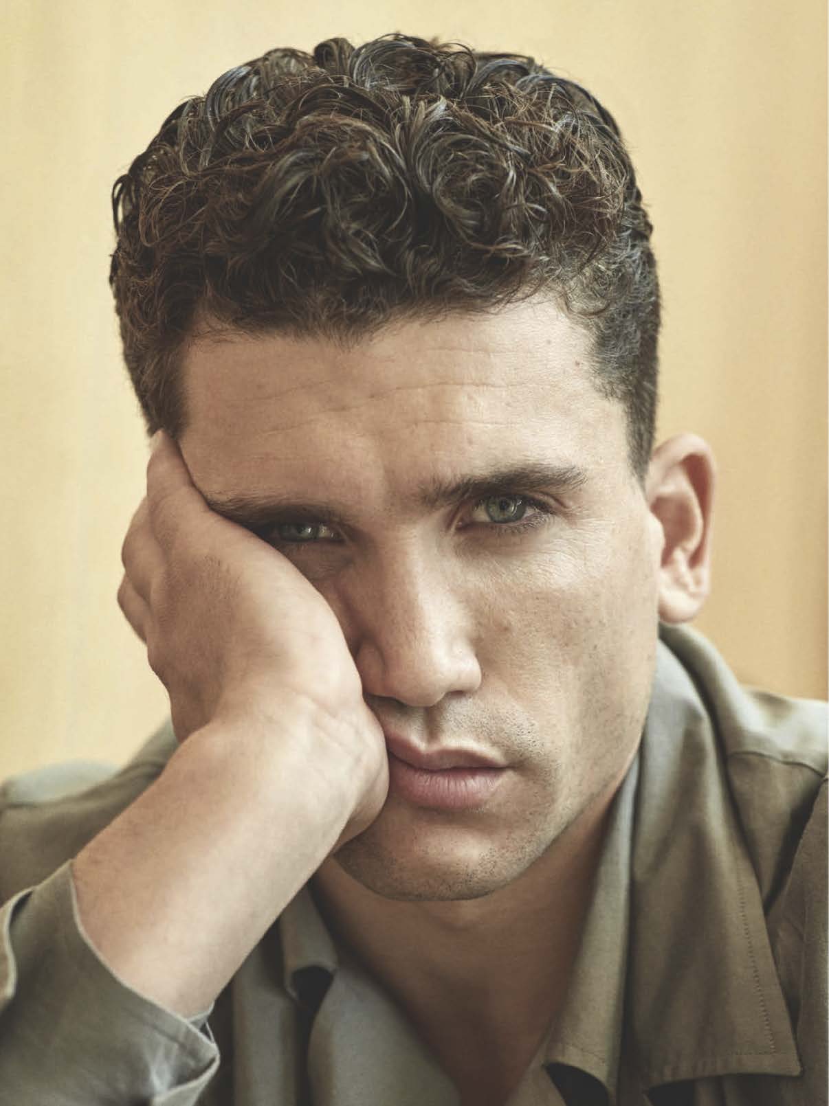 'A good man': Jaime Lorente para GQ España en fotos de Daniel Riera