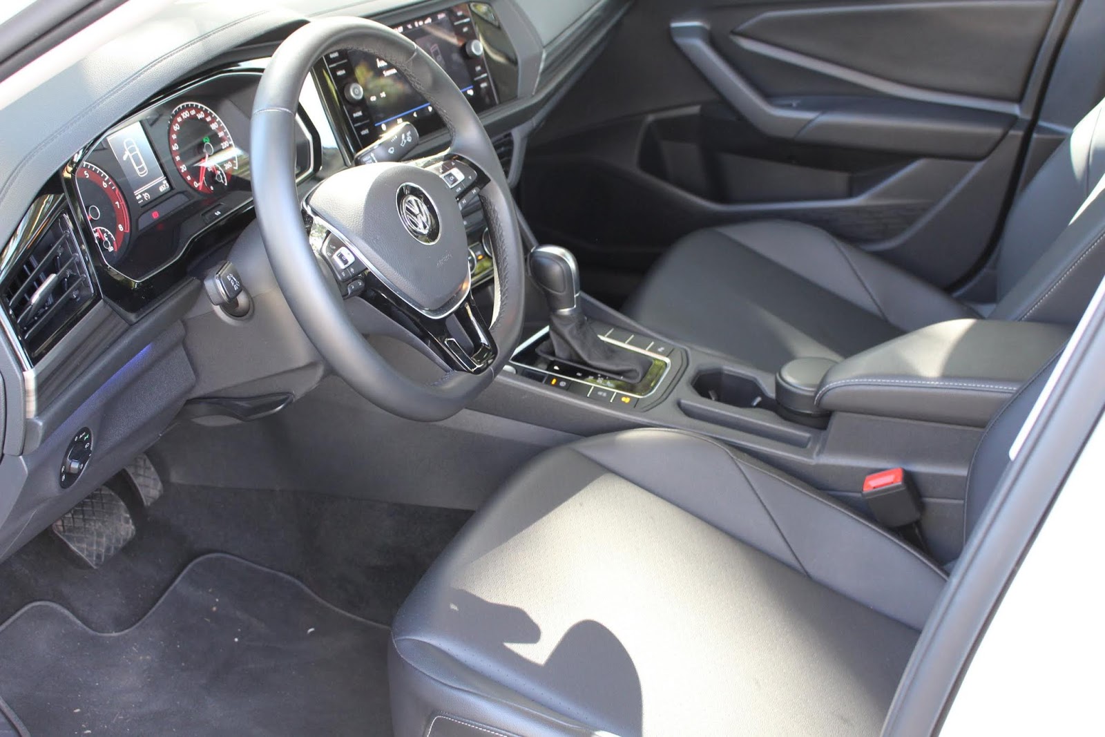 VW Jetta Comfortline 250 TSI: quem precisa do GLi? vídeo