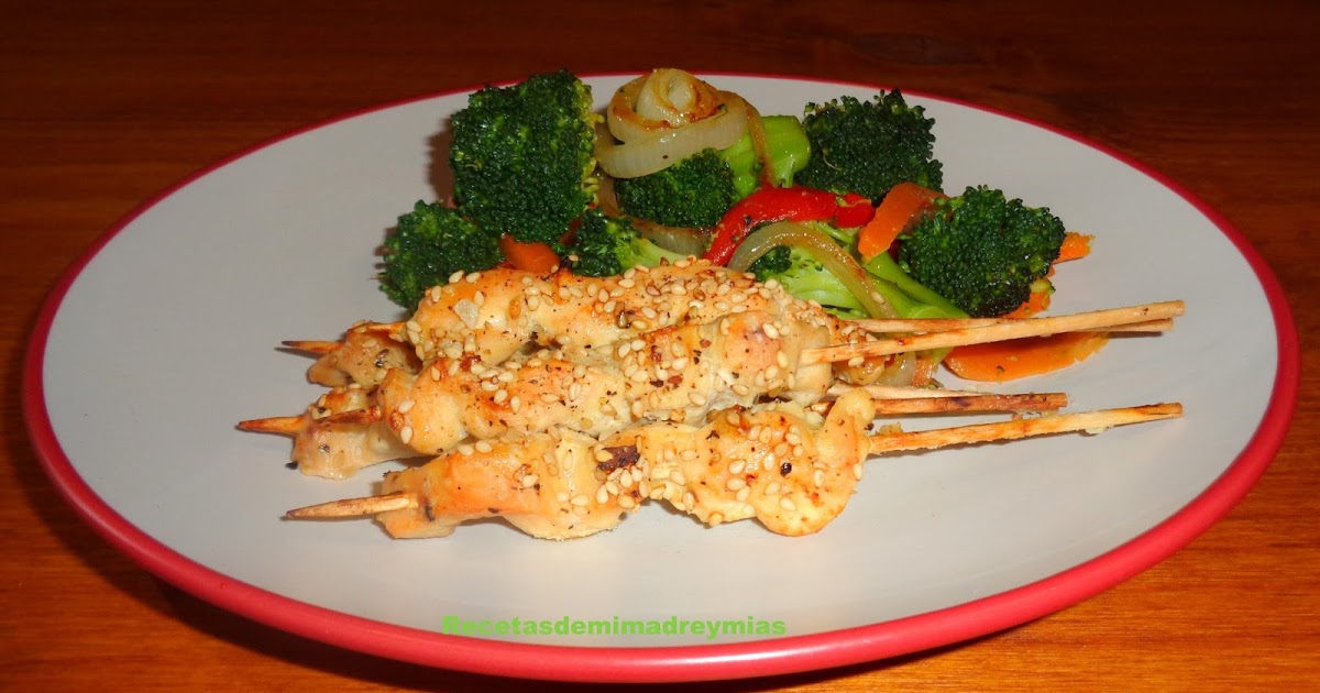 RECETAS DE MI MADRE Y MIAS: Brochetas de pollo con guarnición