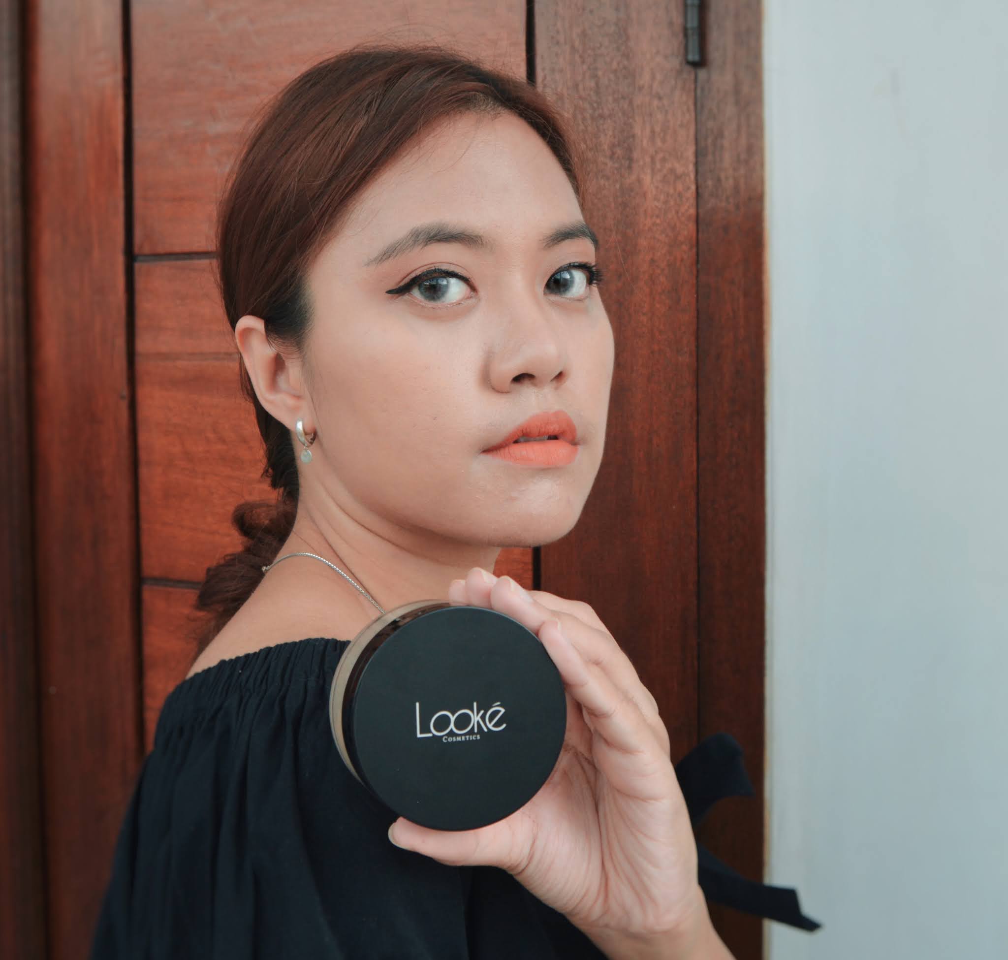 [Review] Looke Holy Smooth & Blur Loose Powder (Shade Terra) - Lassie ...