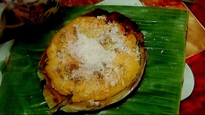 Tagalog Kitchen: Pag Gawa ng Bibingka Galapong na Niluto sa Uling