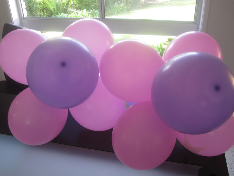 Cassadiva: How to Make a Balloon Bunch